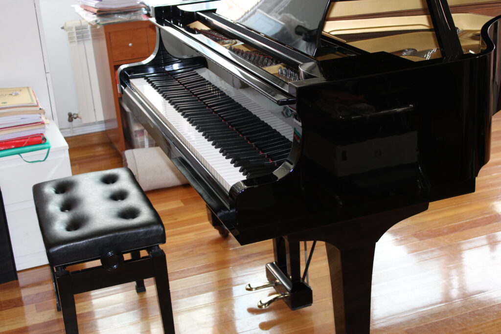 Piano de cola Yamaha G3 japonés en A Coruña – 186 cm con garantía